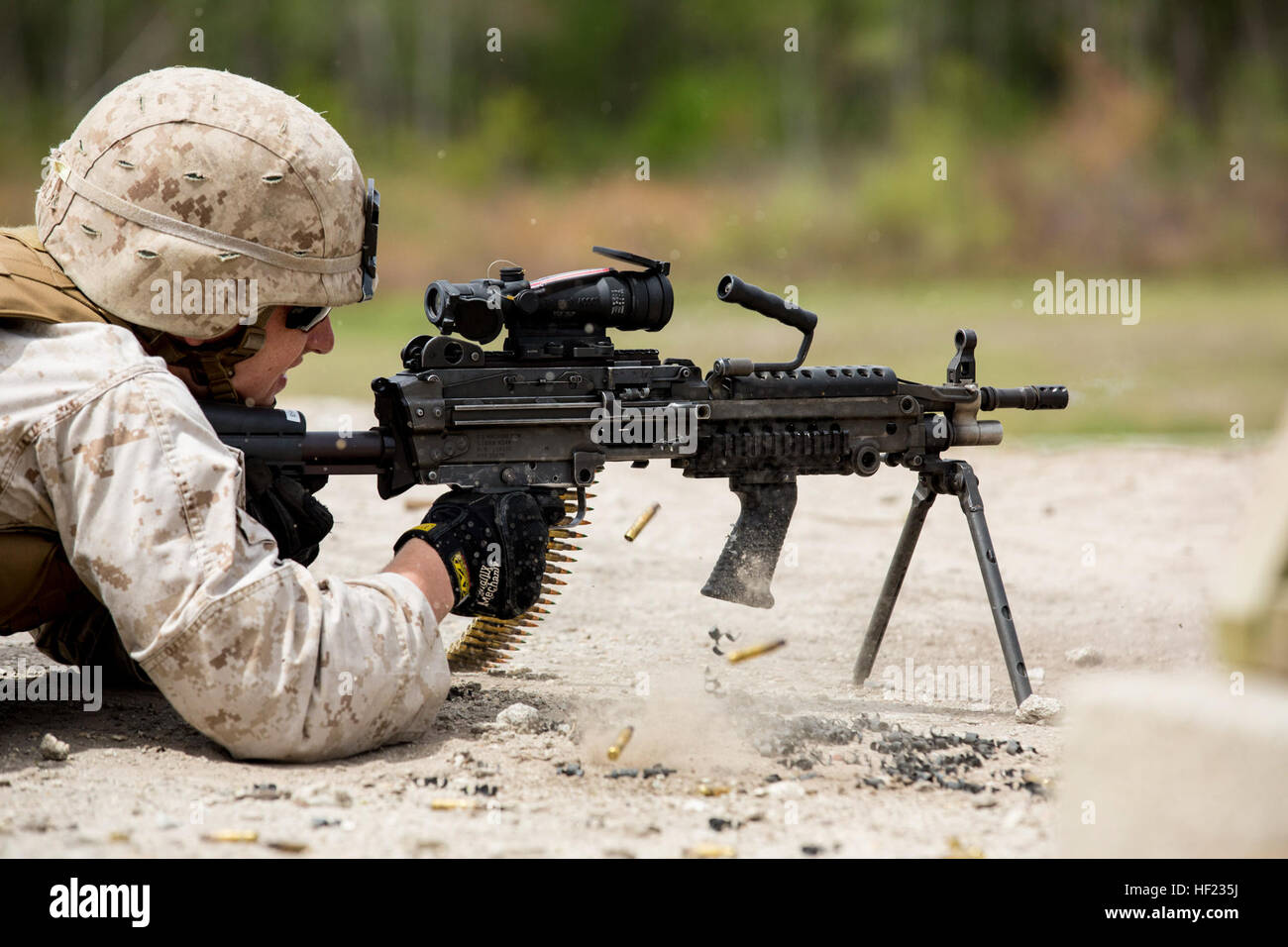 Eine automatische waffe m 249 squad abfeuern -Fotos und -Bildmaterial ...