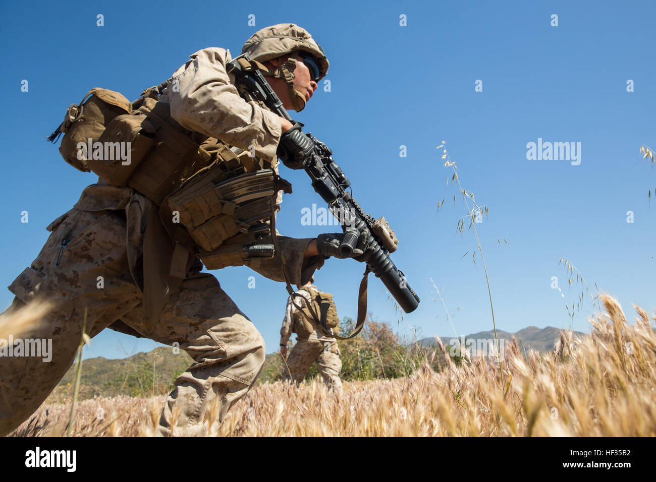 US Marine CPL. Oai Tran probt Feuer-Team stürzt während der ...
