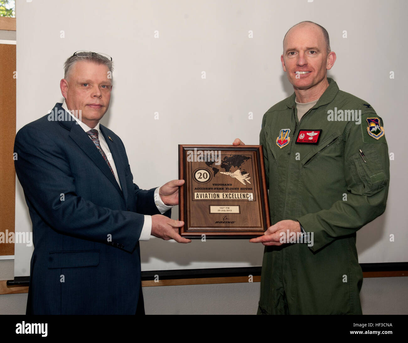 Oregon Air National Guard Oberst Paul Fitzgerald, 142. Fighter Wing ...