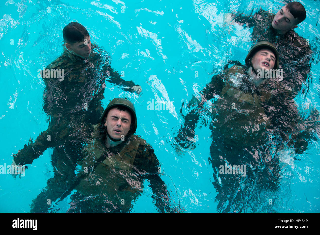 Marines teilnehmen vorab Wasser Überlebenstraining 4. August 2016, am ...