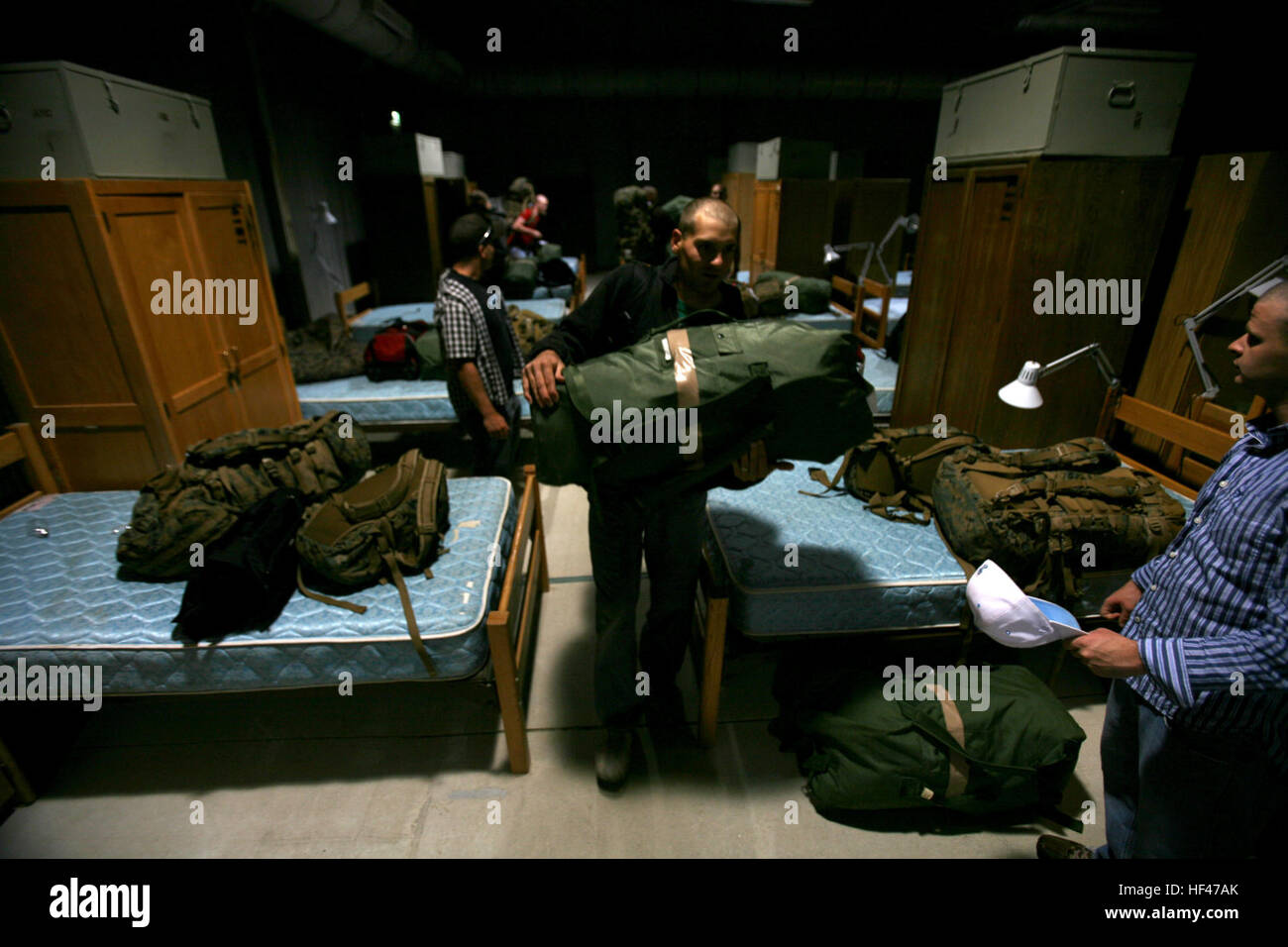 MIHAIL KOGALNICEANU Flugplatz, Rumänien--CPL. Mitchell Staats, Center ...