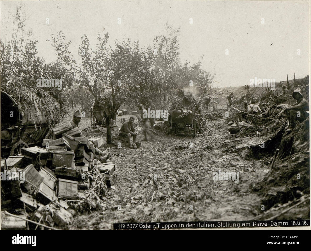 Österreichische Truppen in italienischer Position am Piave-Damm, 18. Juni 1918, 1. Weltkrieg ...