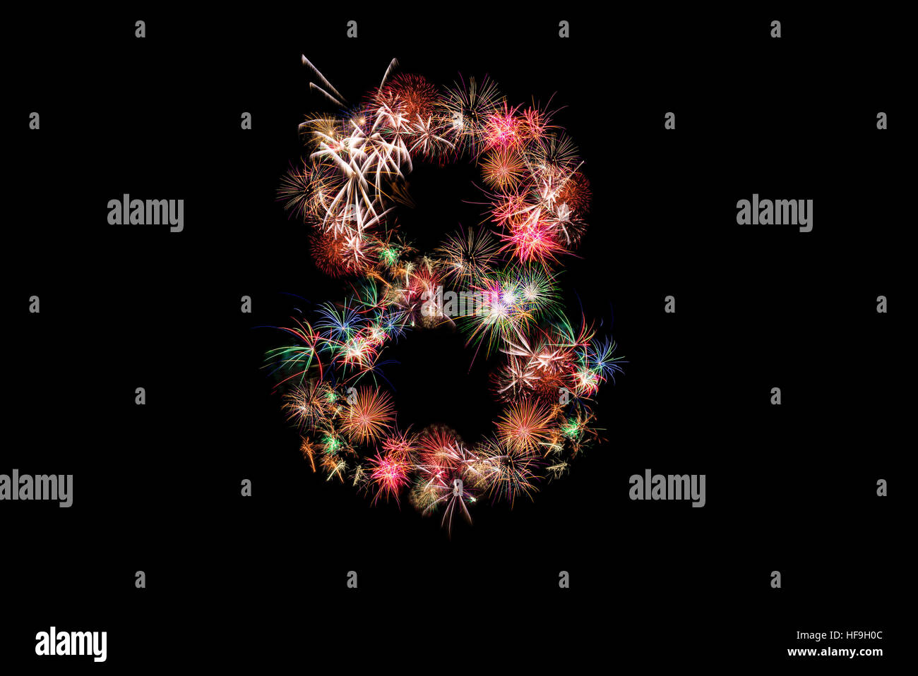 Nummer 8. Anzahl Alphabet gemacht von echten Feuerwerk. Sehen Sie ...
