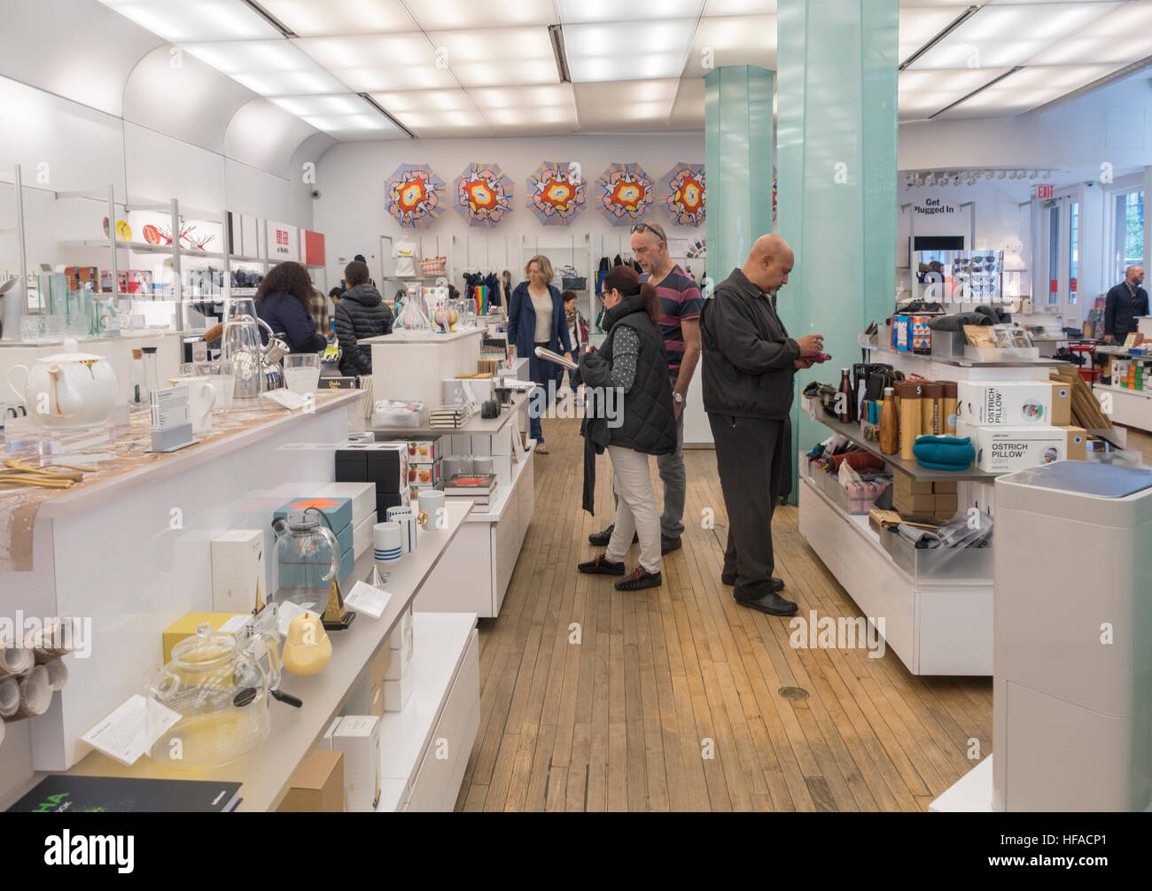 New york moma shop -Fotos und -Bildmaterial in hoher Auflösung – Alamy