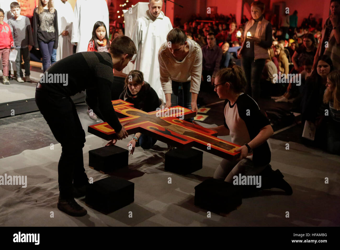 Taize cross -Fotos und -Bildmaterial in hoher Auflösung – Alamy