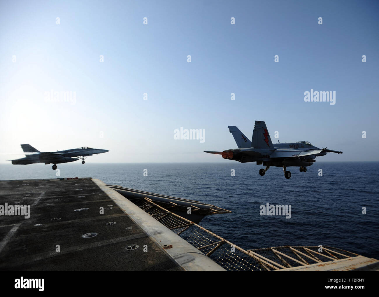 120908-N-CH661-088 Arabisches Meer (8. September 2012) Oberstleutnant ...