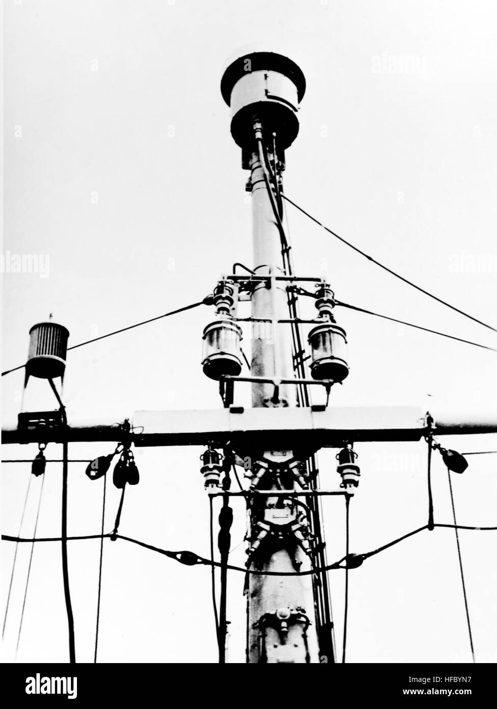 FuMO 81 Berlin-Radar-Antenne oben auf dem Fockmast der deutsche schwere ...