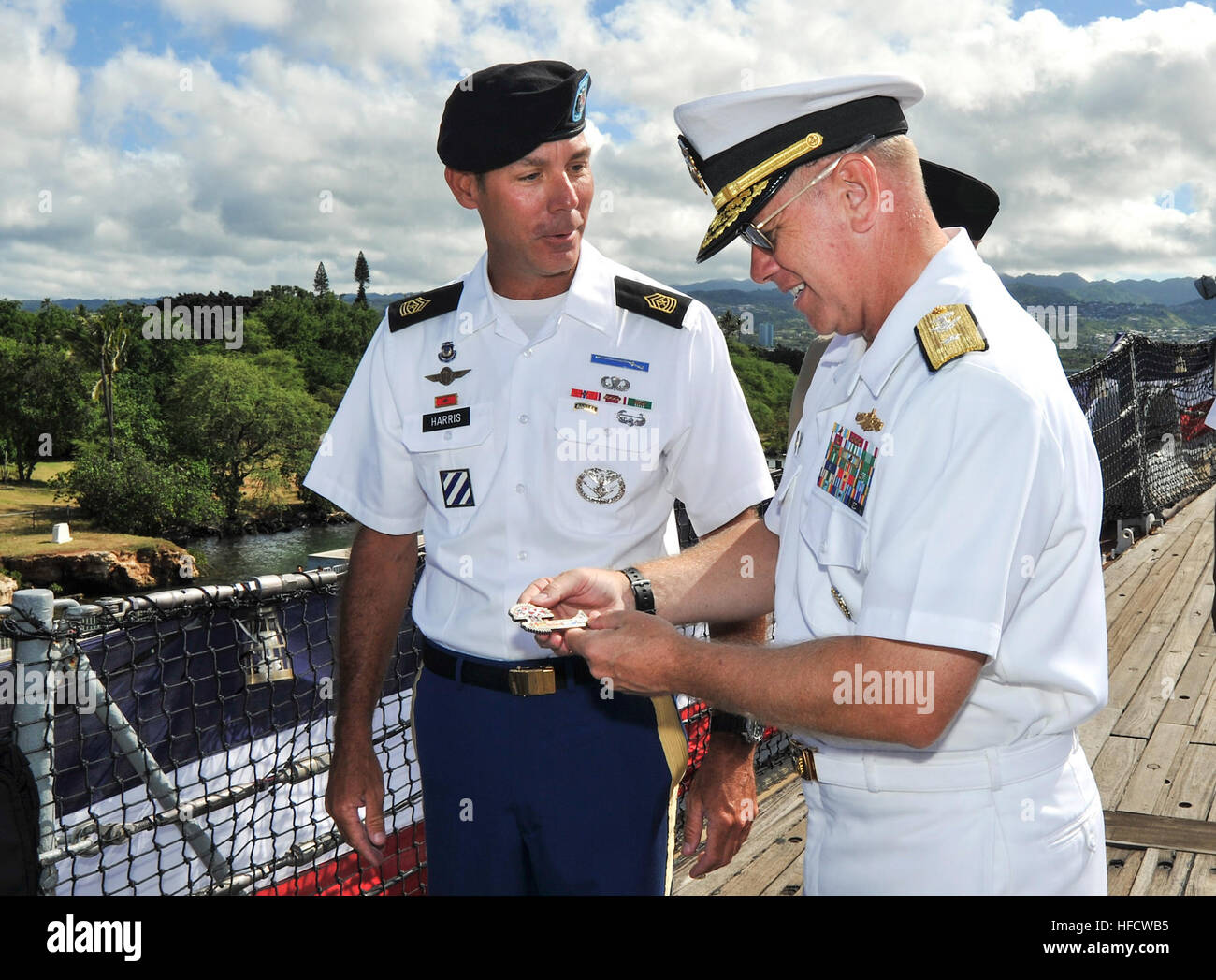U.S. Navy Rear Admiral Rick Williams, der Kommandeur der Marine Region ...