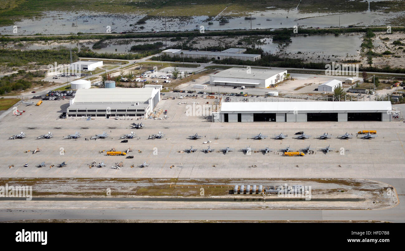 140610-N-YB753-119 KEY WEST, Florida (10. Juni 2014) Aircraft Carrier ...