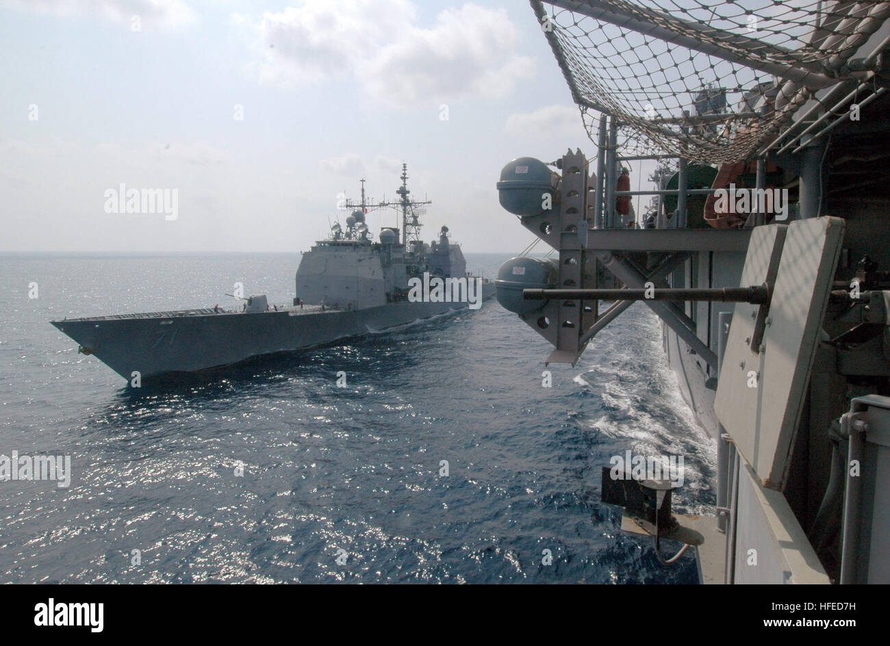 050519-N-5373B-009-Atlantik (19. Mai 2005) Ð der Lenkwaffen-Kreuzer USS ...