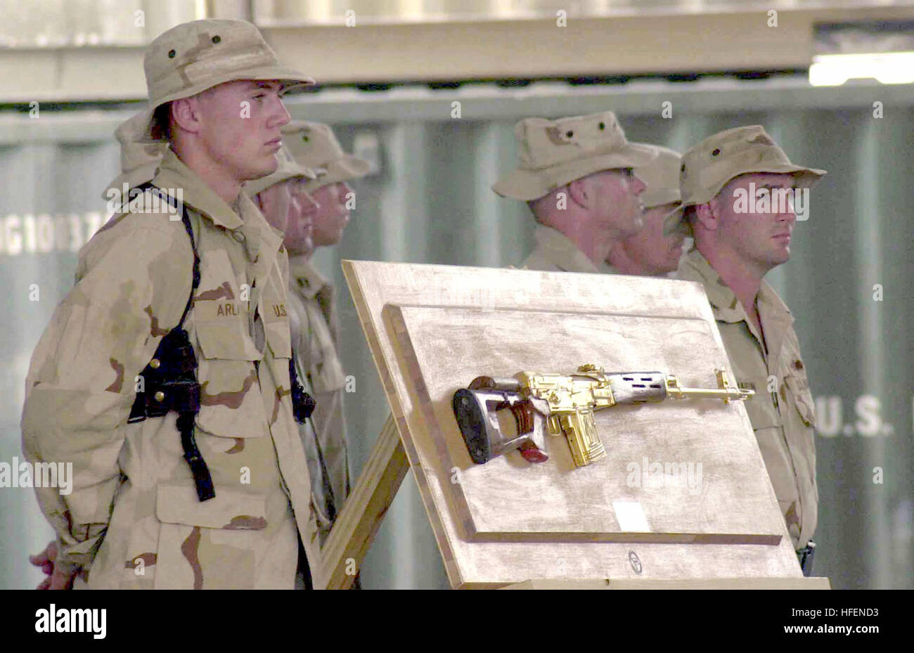 030826-N-9455K-023 Camp Moreell, Kuwait (26. August 2003)--Gunner es ...