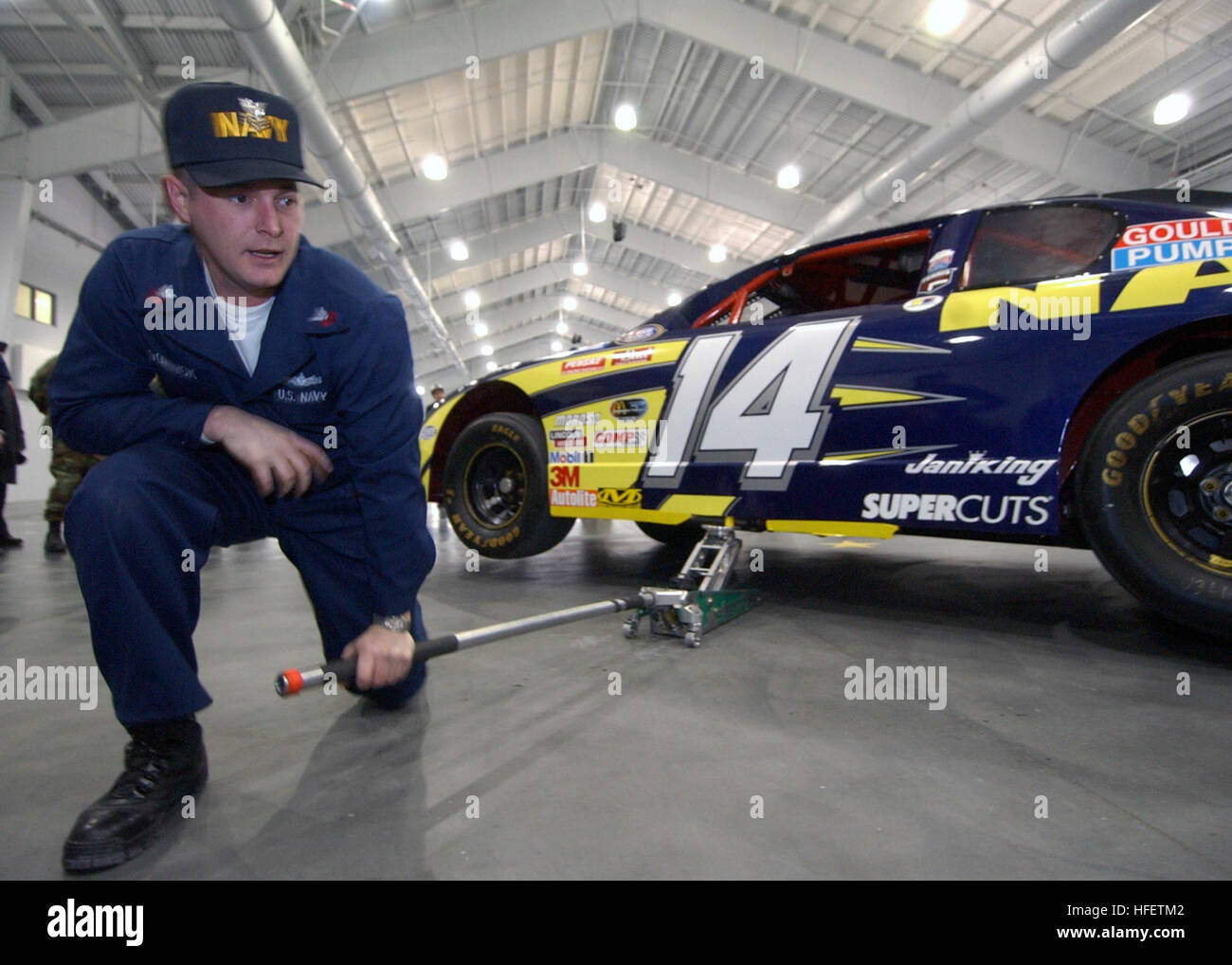 040130-N-5576W-003 Naval Station Great Lakes, Illinois (30. Januar 2004 ...