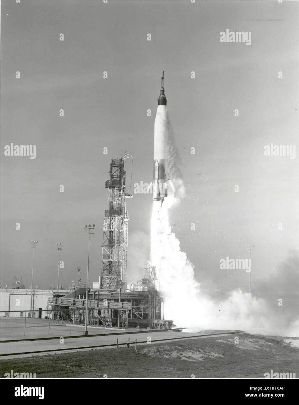 Der Start des Mercury-Atlas war die erste bemannte Mission des Mercury-Programms der NASA. Die ...