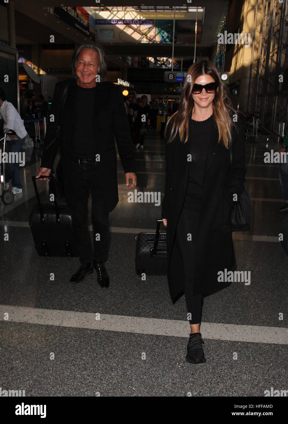 Bella hadid and mohamed hadid -Fotos und -Bildmaterial in hoher ...