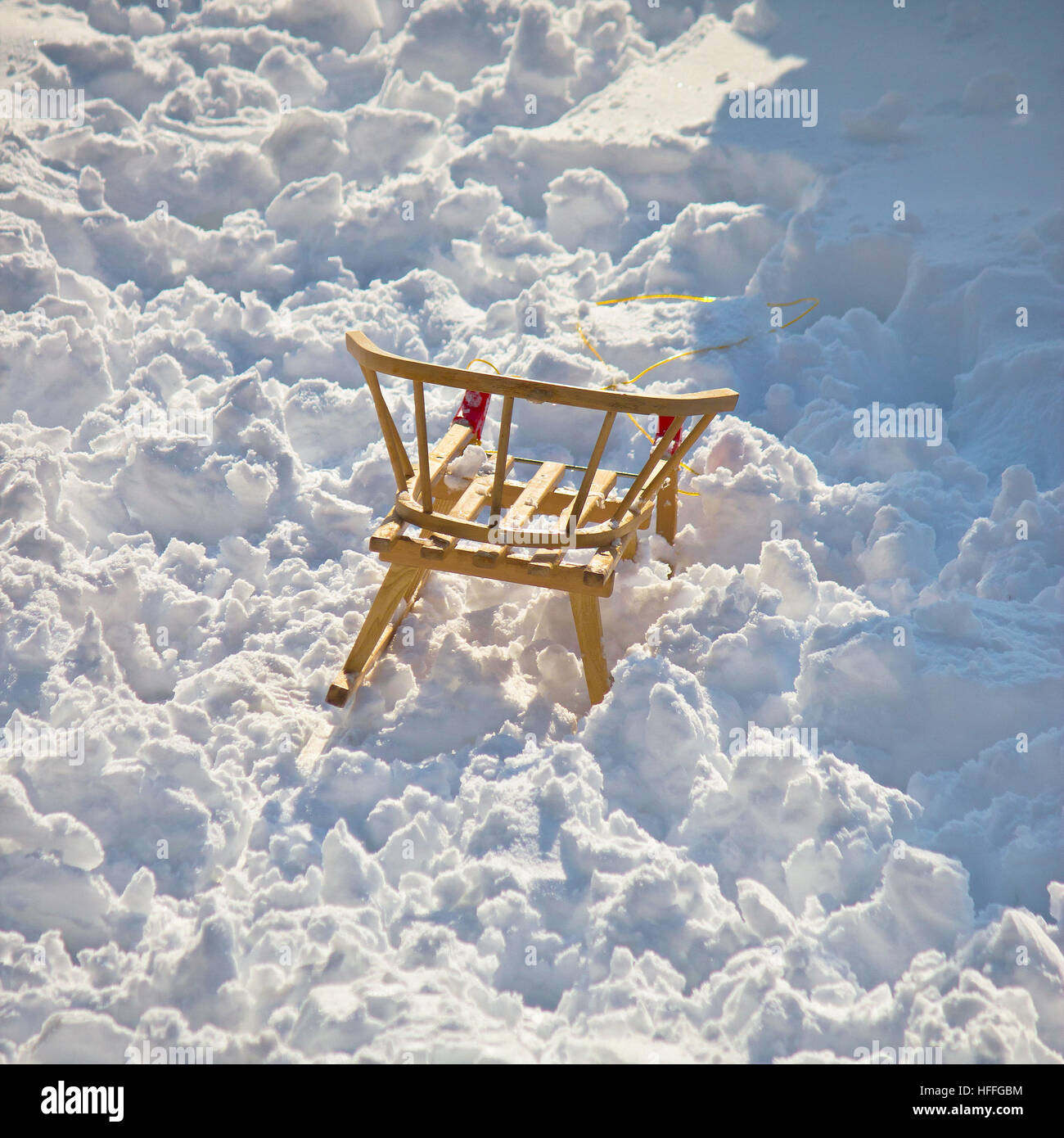 Schlitten im schnee -Fotos und -Bildmaterial in hoher Auflösung – Alamy