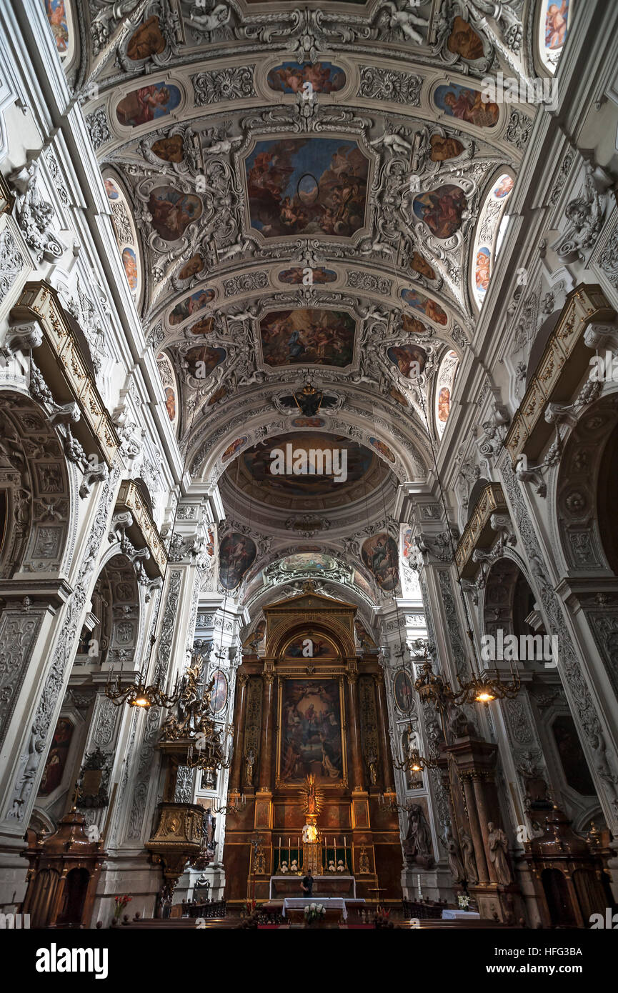Barockkirche wien -Fotos und -Bildmaterial in hoher Auflösung – Alamy