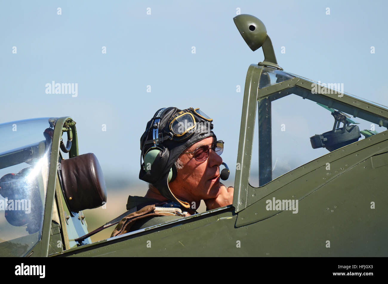 Brian Smith ist ein Pilot, der mit The Fighter Collection und Old ...