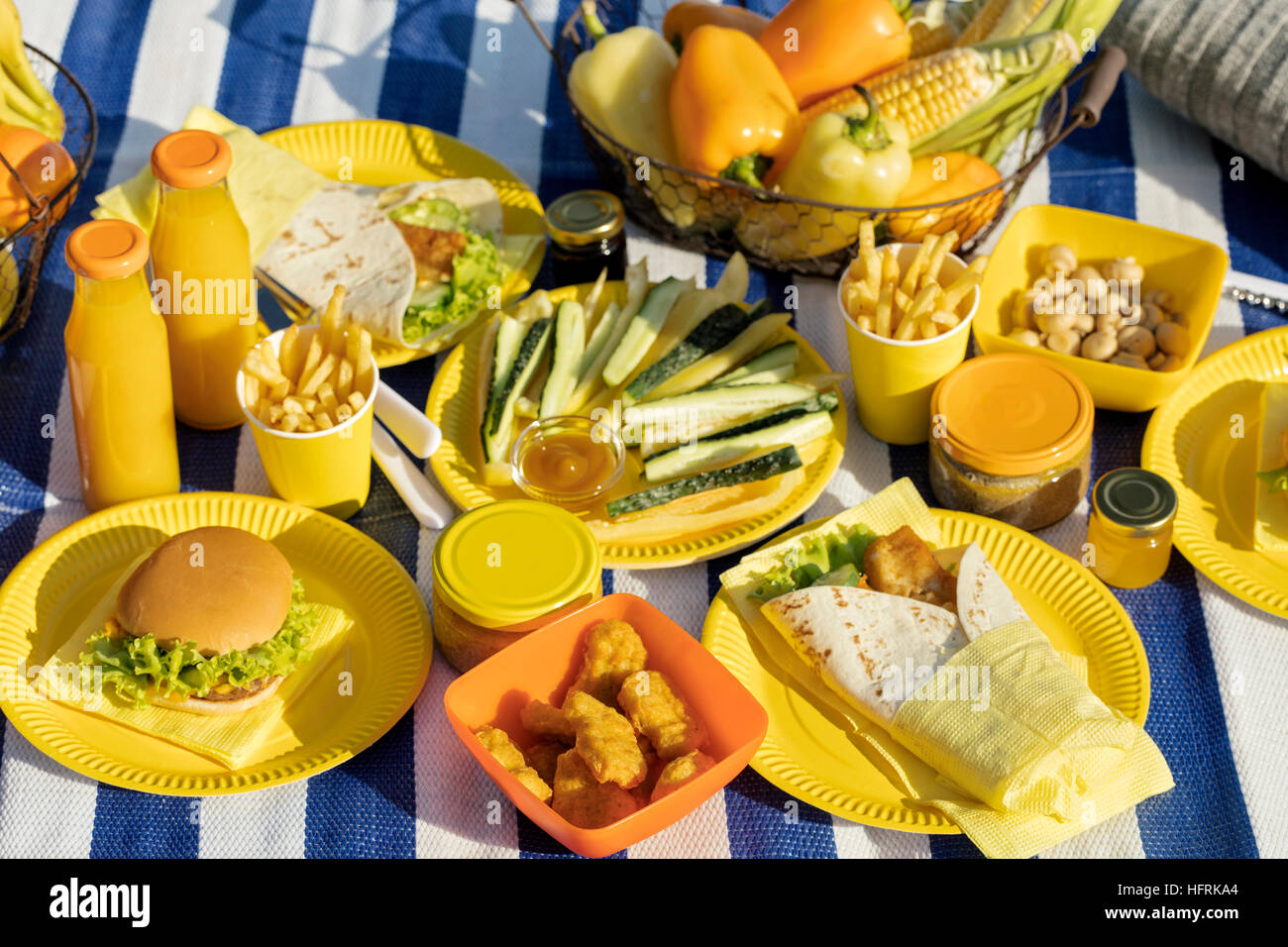 Picknick am strand -Fotos und -Bildmaterial in hoher Auflösung – Alamy