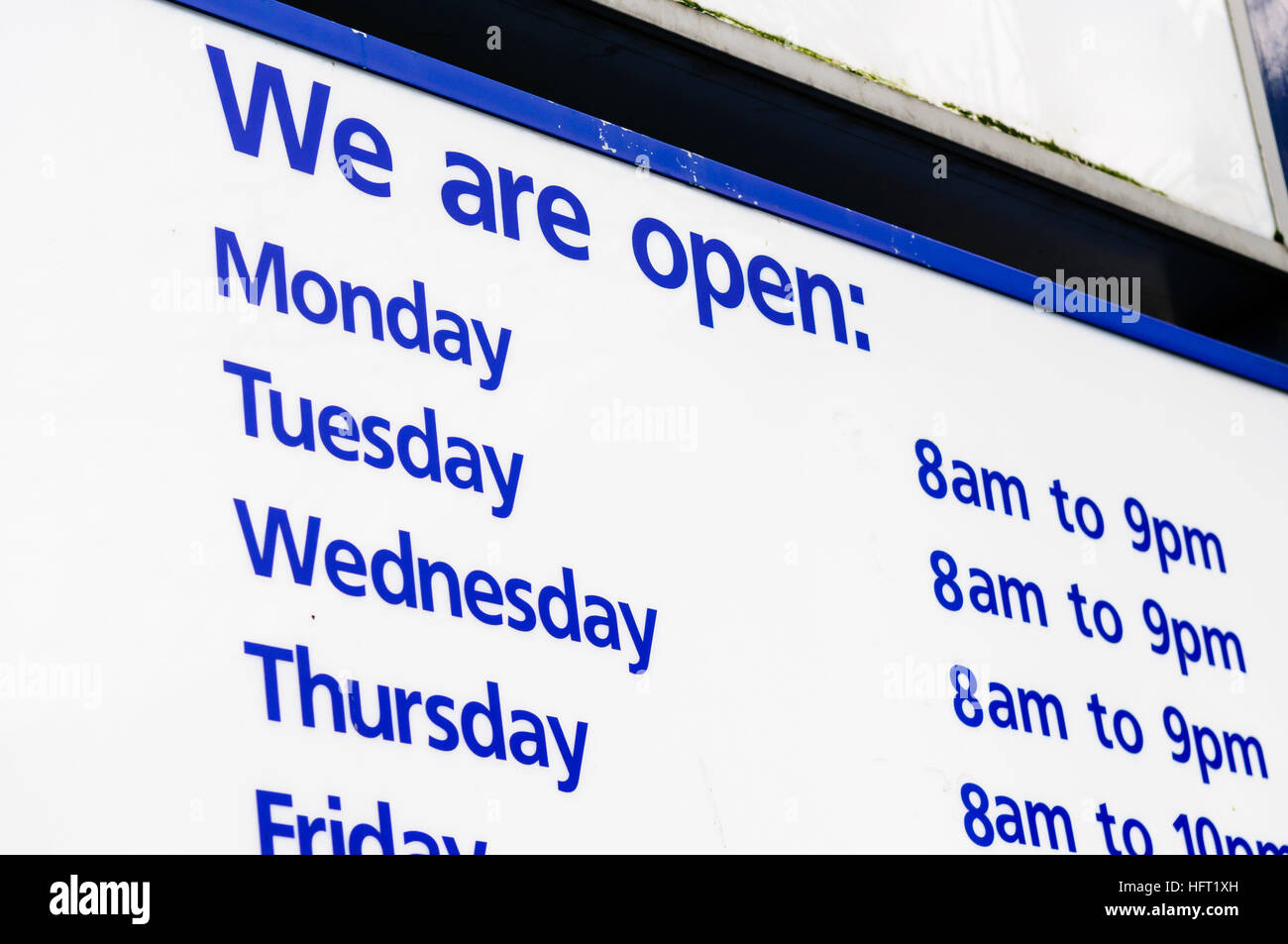 Opening hours -Fotos und -Bildmaterial in hoher Auflösung – Alamy Opening hours -Fotos und -Bildmaterial in hoher Auflösung – Alamy