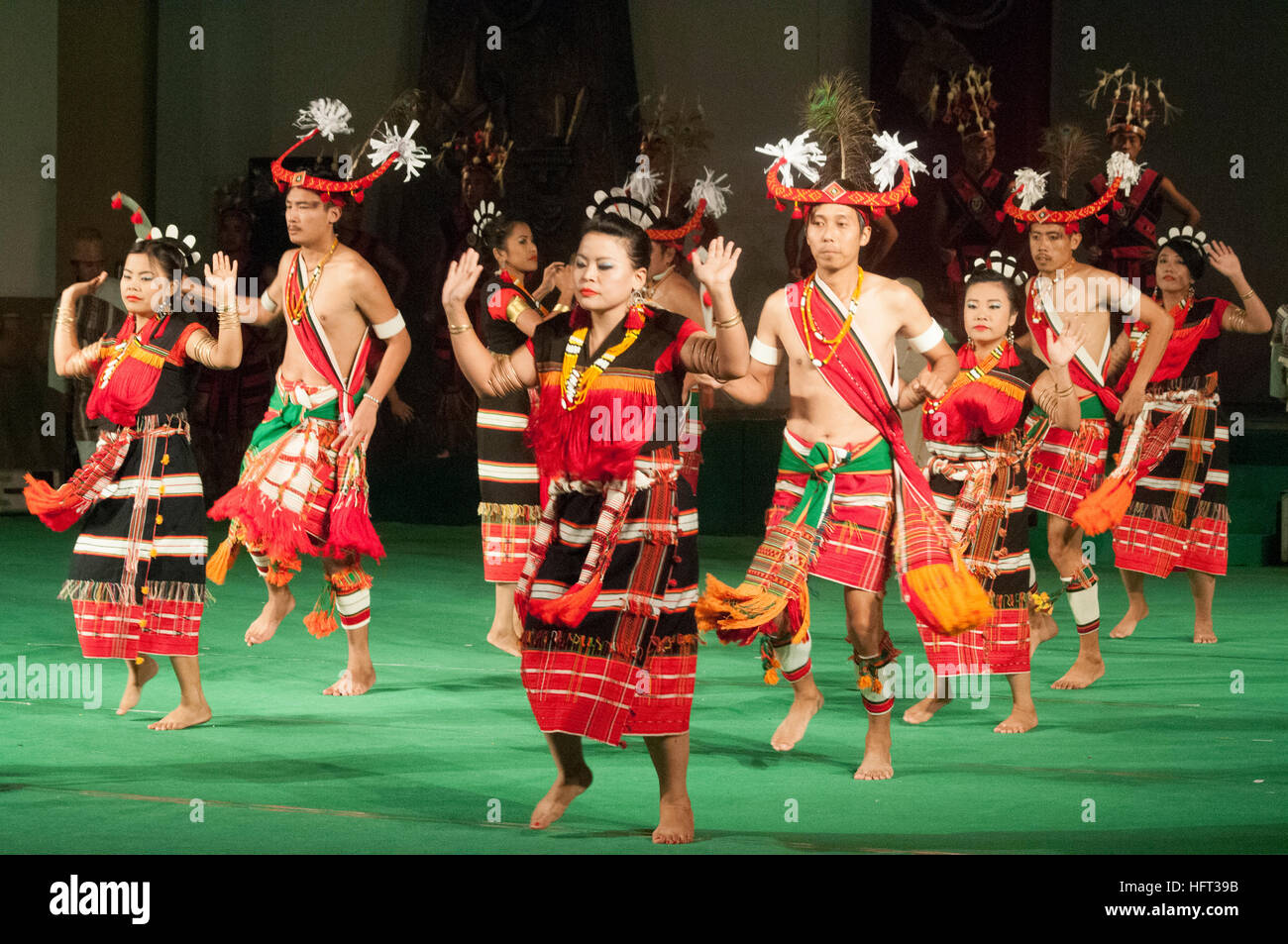 Manipur Tänzer Durchführung einer Kabai Naga-Tanz in "Farben NE Indiens" auf dem Sangai Festival ...