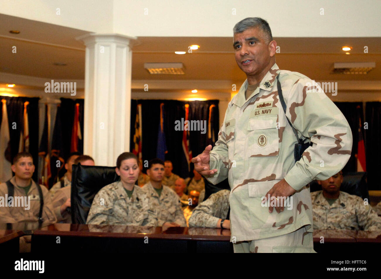 070704-N-9818V-555 FALLUJAH, Irak (4. Juli 2007) - Master Chief Petty ...