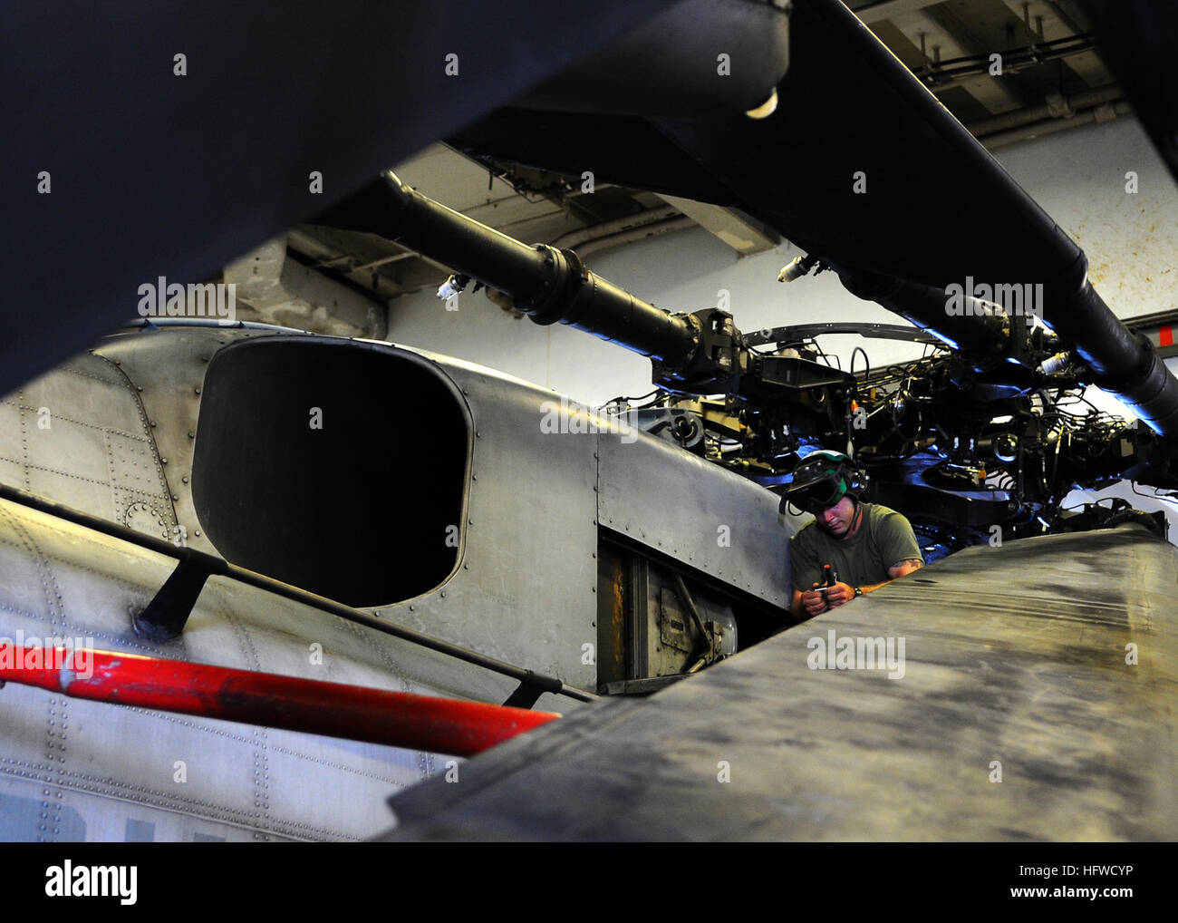 080827-N-4515N-057 Karibik (27. August 2008) Sgt. Dustin Trujillo ...