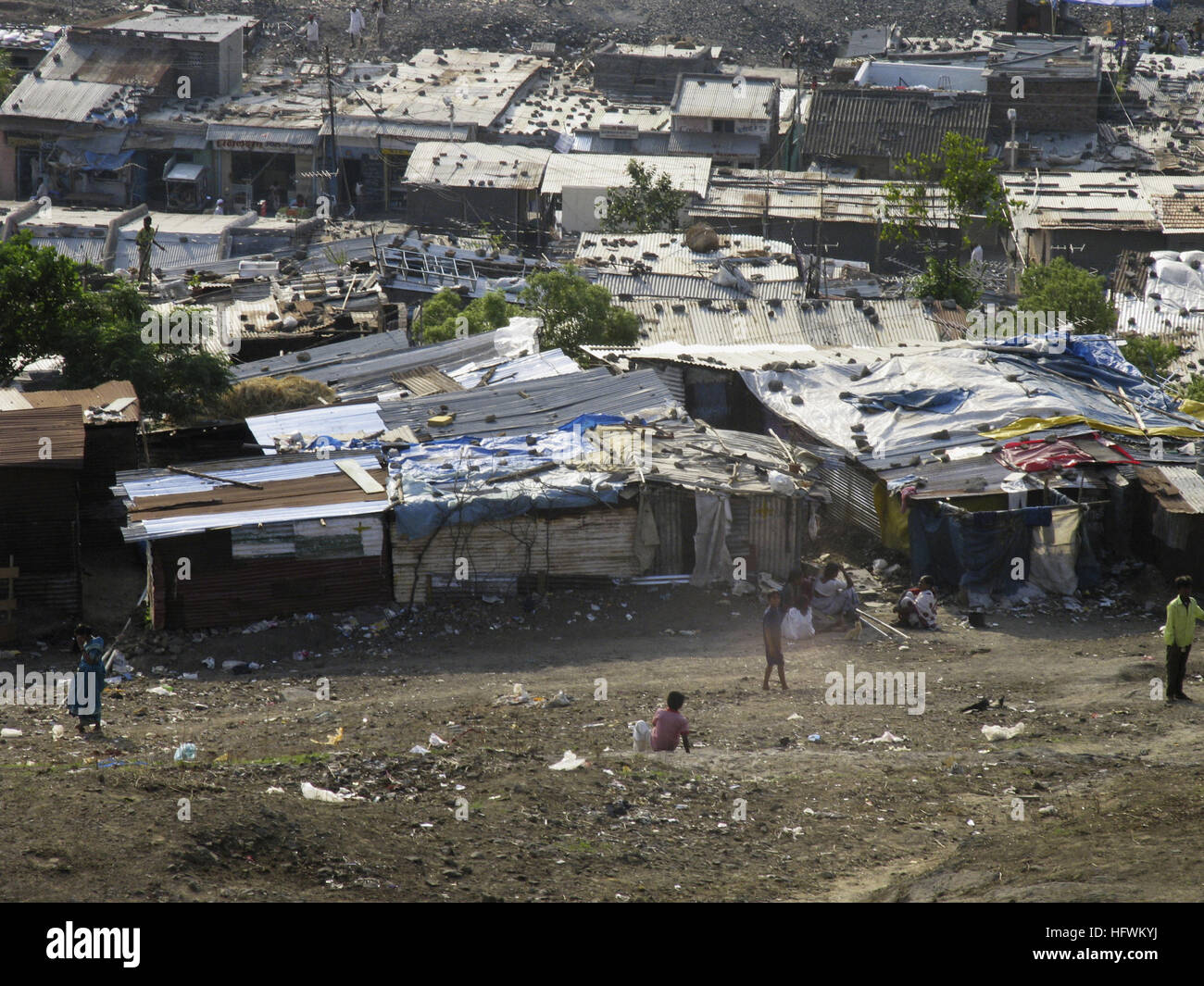 Slumviertel in Stadt Pune, Maharashtra, Indien Stockfotografie - Alamy