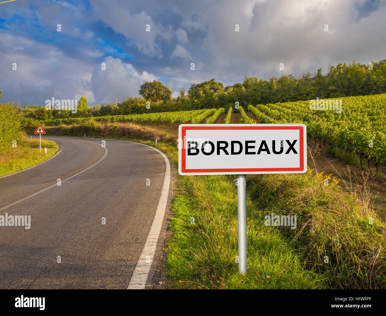 Bordeaux wein -Fotos und -Bildmaterial in hoher Auflösung – Alamy