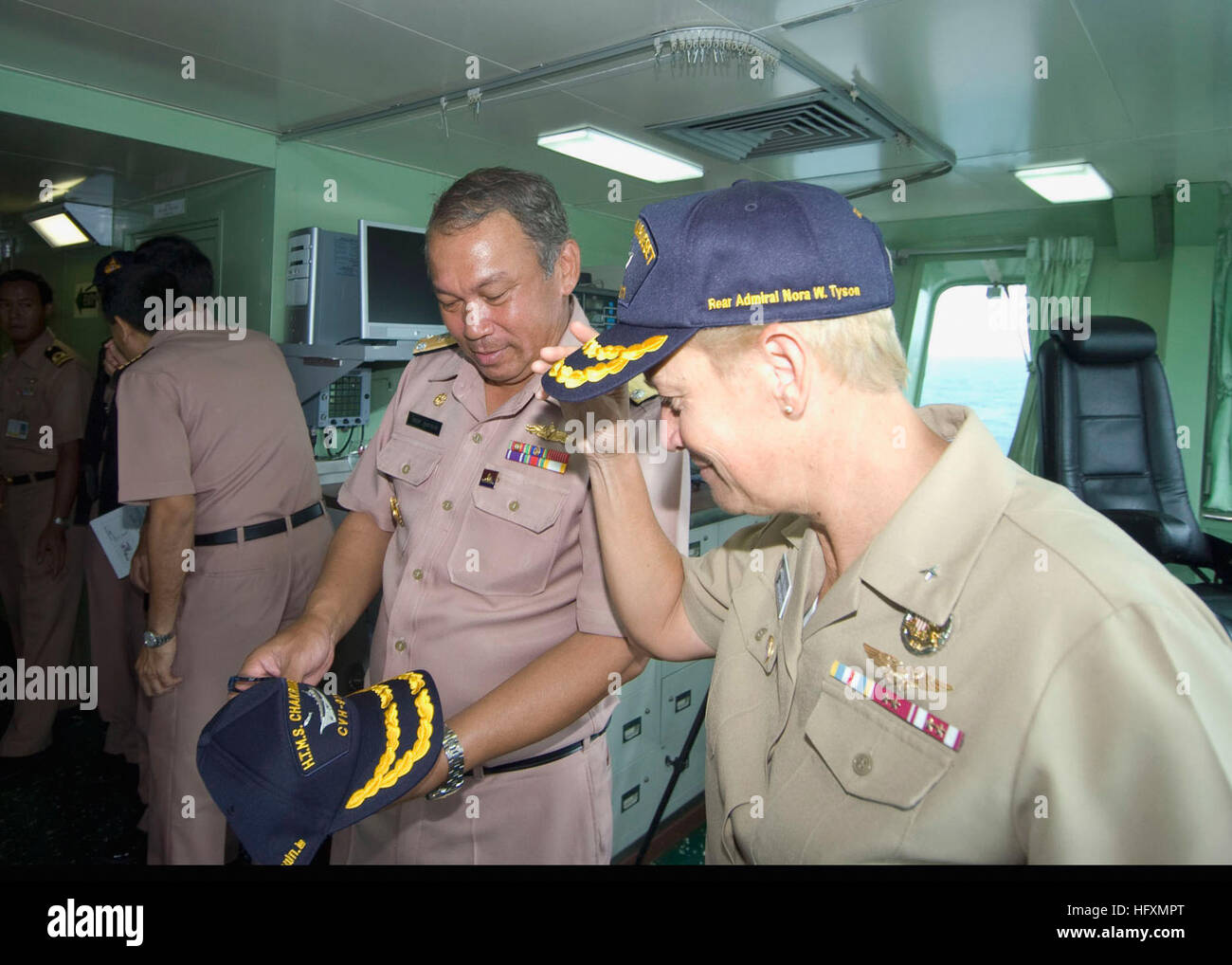 Konteradmiral nora tyson -Fotos und -Bildmaterial in hoher Auflösung ...