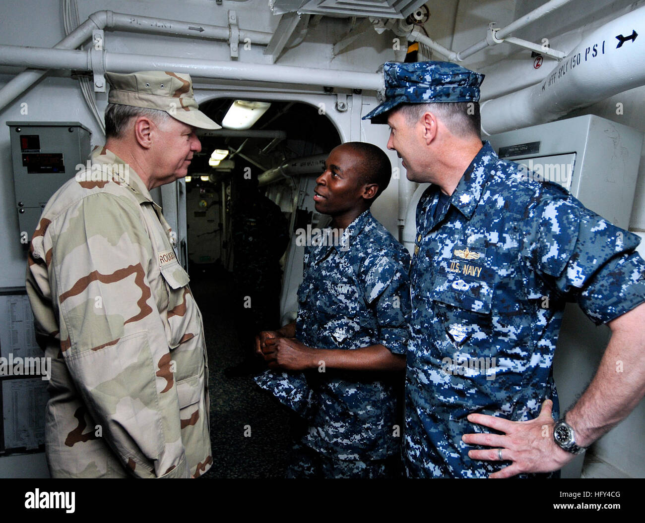 Vielen Sie 100326-N-8273J-262 Dschibuti (26. März 2010) Chief of Naval ...