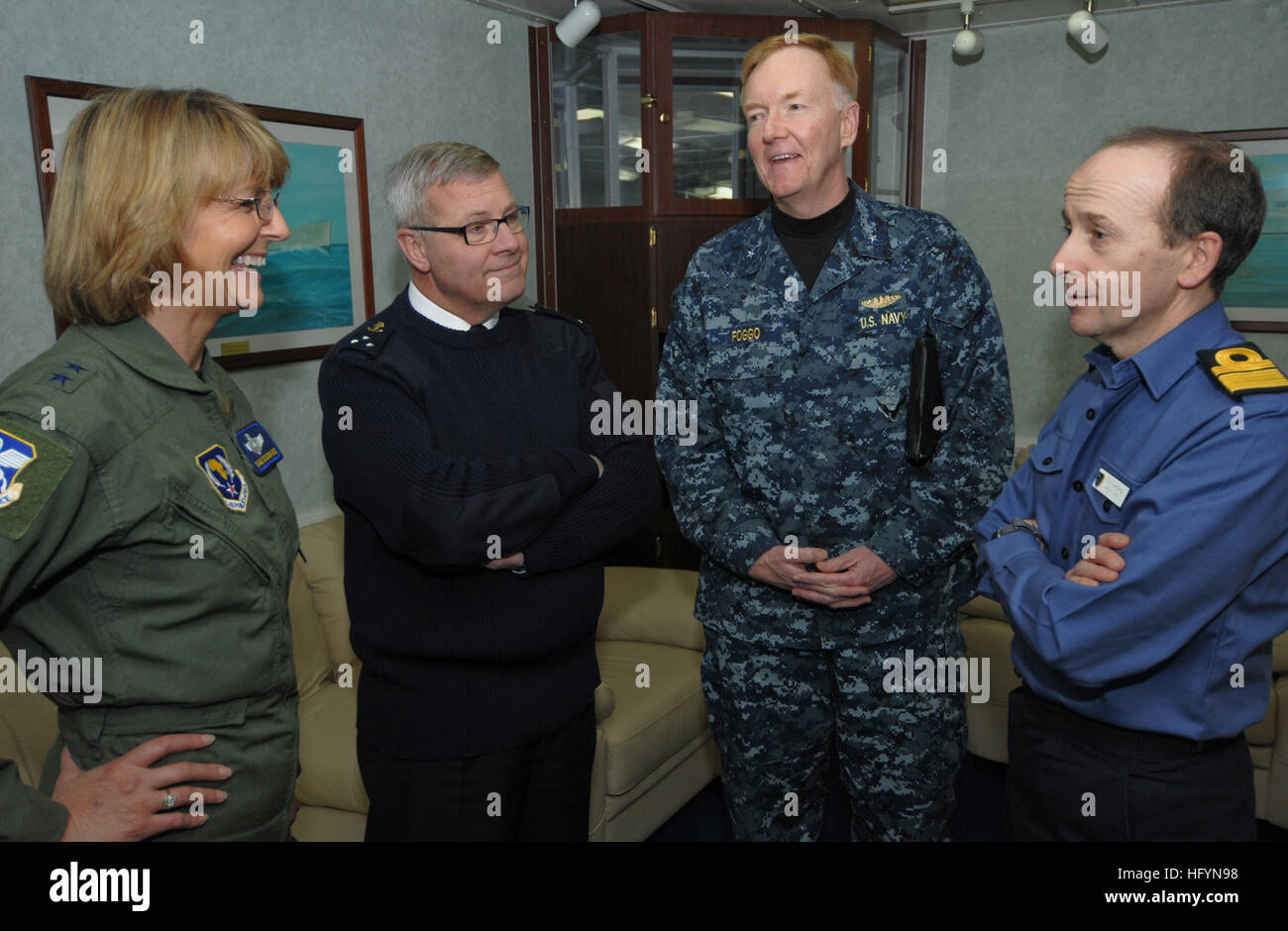 Us navy hinten adm james g foggo -Fotos und -Bildmaterial in hoher ...