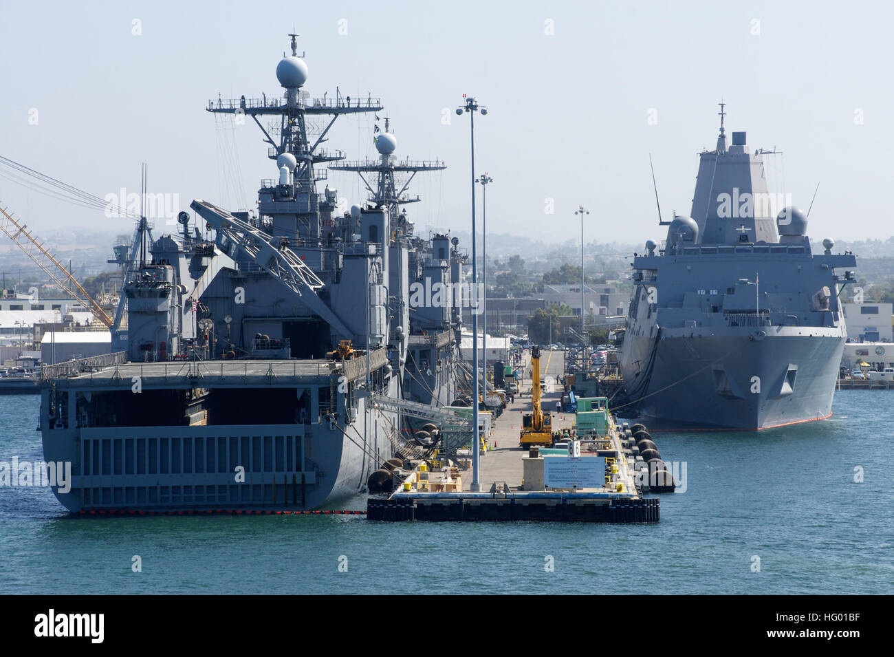 Uss new orleans lpd18 -Fotos und -Bildmaterial in hoher Auflösung – Alamy