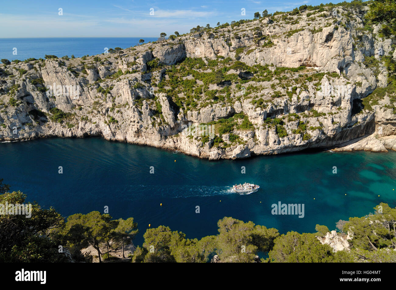 Calanque tour boot -Fotos und -Bildmaterial in hoher Auflösung – Alamy