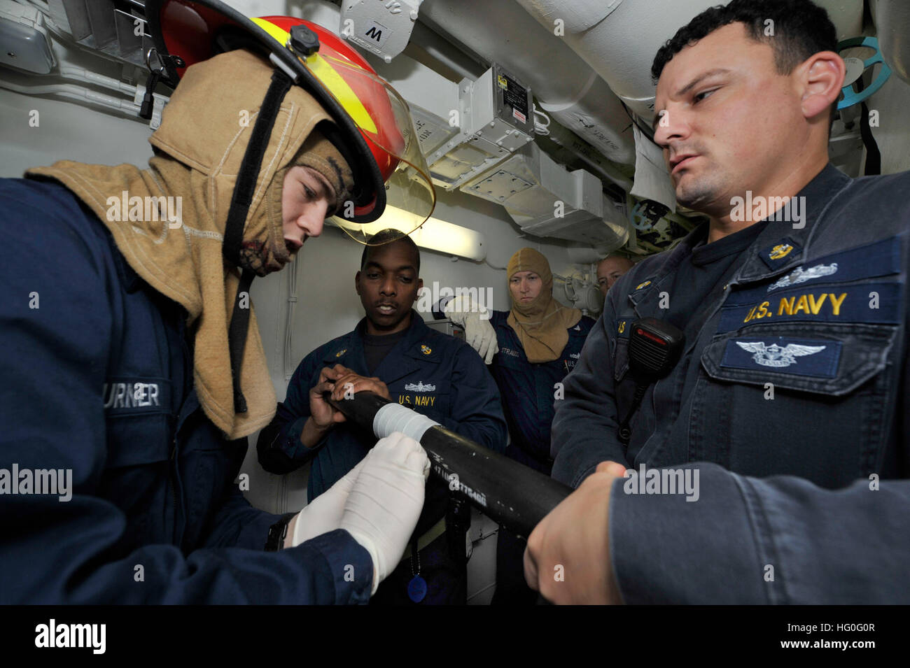 Uns marine rumpf wartung techniker feuerwehr justin turner -Fotos und ...