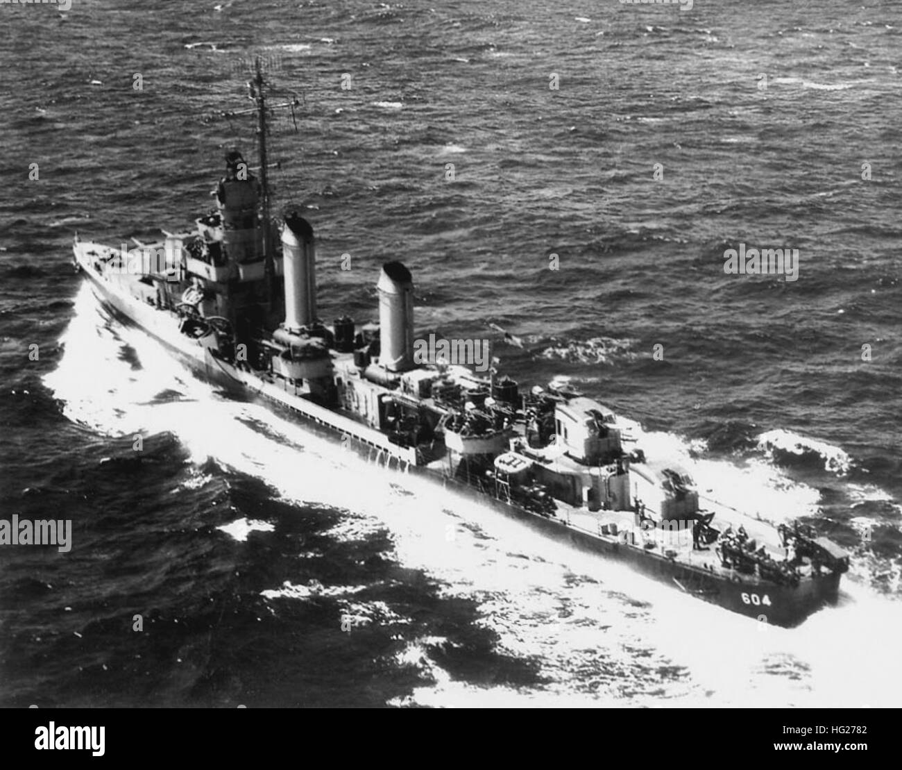 USS Parker (DD-604) im Gange in der Nähe von New York City am 27. Juni ...