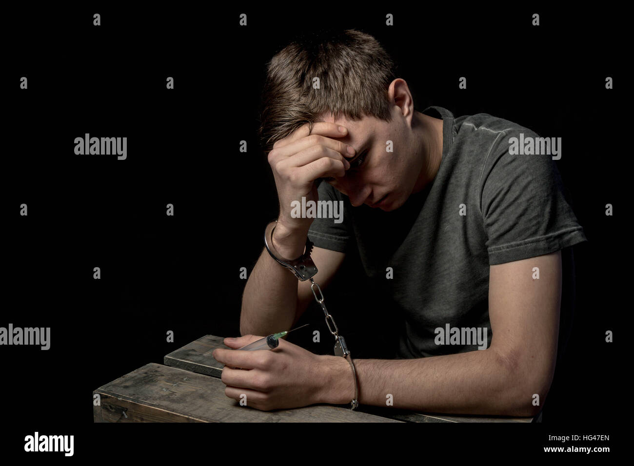 Junge verhaftet -Fotos und -Bildmaterial in hoher Auflösung – Alamy