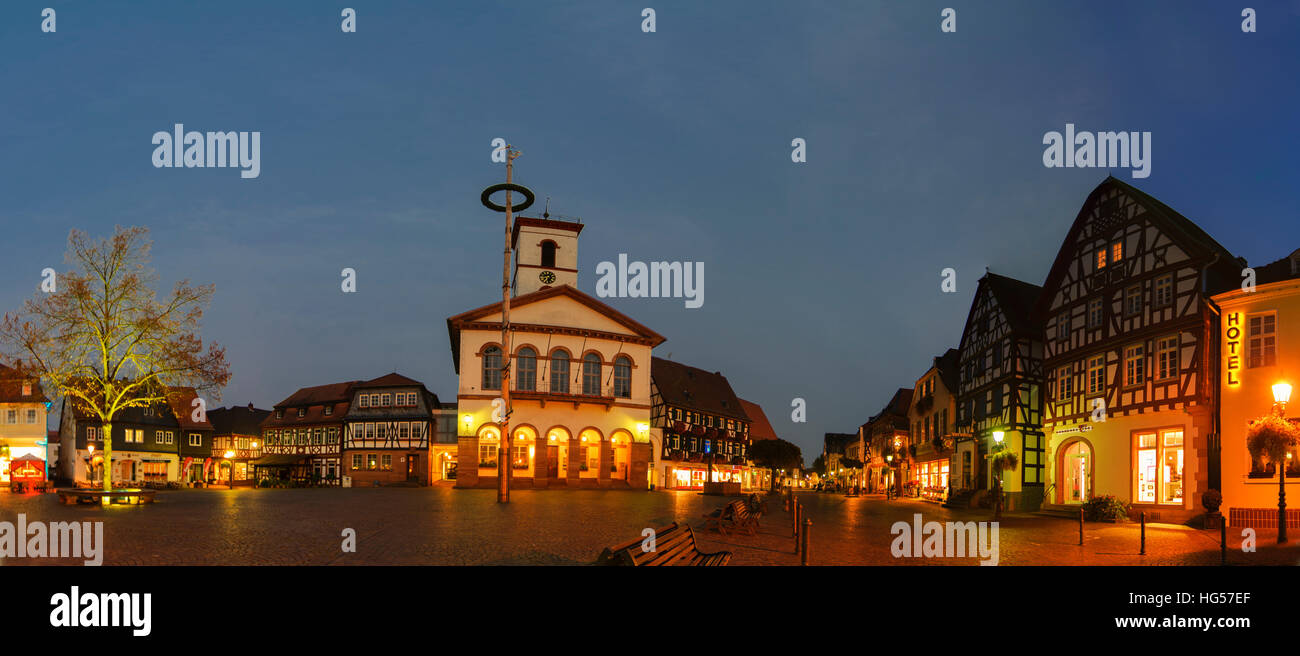 Seligenstadt: Rathaus auf dem Marktplatz, Hessen, Hessen, Deutschland ...