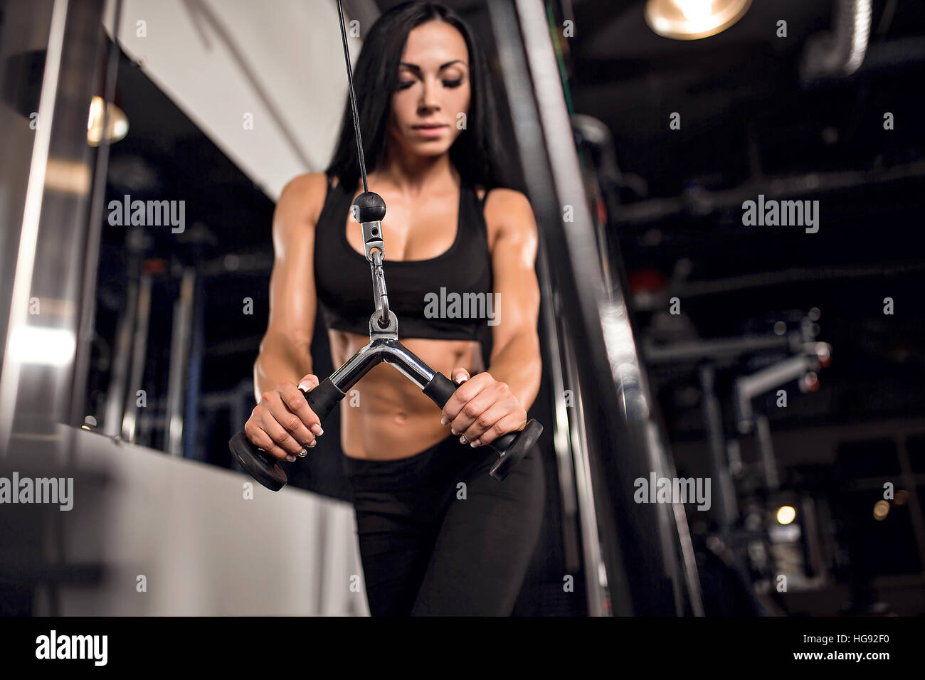 Female bodybuilder flexing biceps Stockfotos und -bilder Kaufen - Seite ...