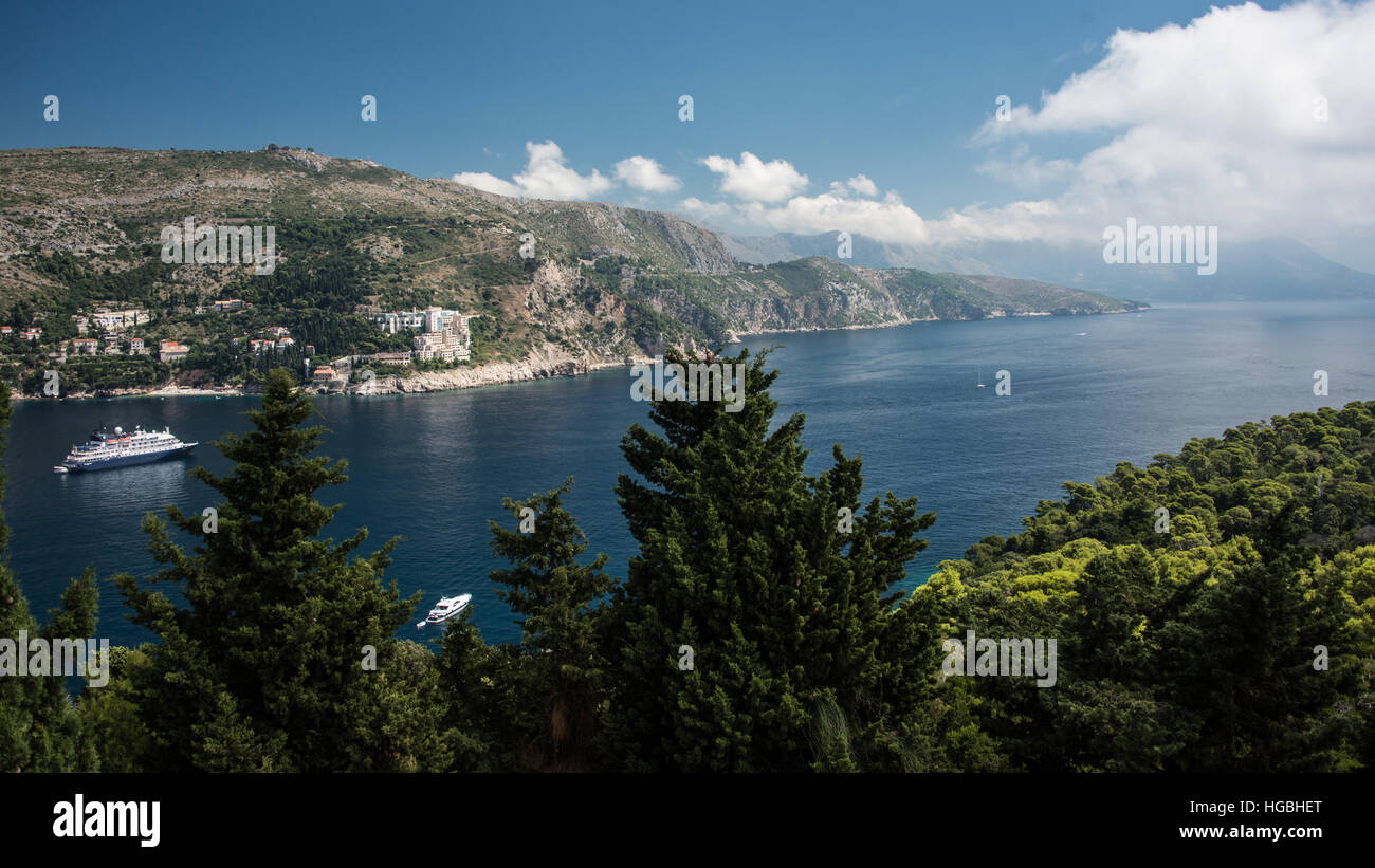 Dubrovnik stadtmauern und die insel lokrum -Fotos und -Bildmaterial in ...