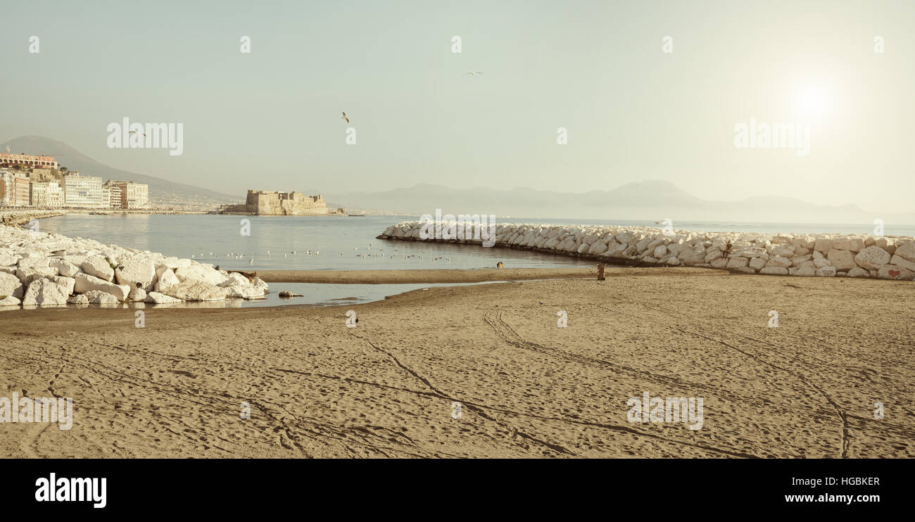 Naples beach italy -Fotos und -Bildmaterial in hoher Auflösung – Alamy