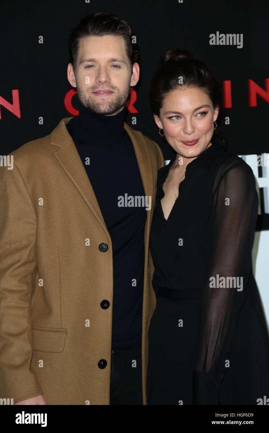 Luke Kleintank und Alexa Davalos Teilnahme an der Premiere der zweiten ...