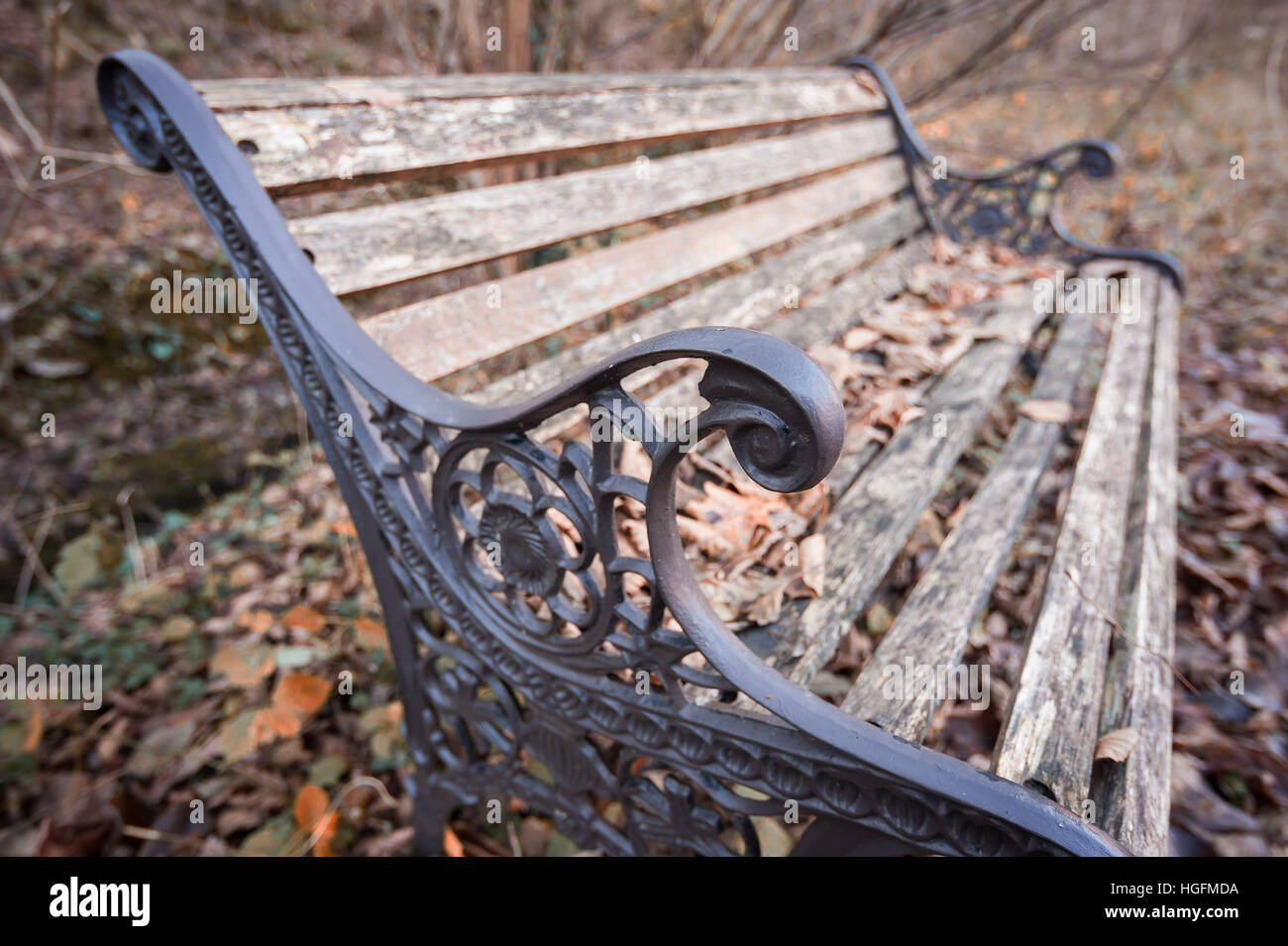 Parkbank herbst -Fotos und -Bildmaterial in hoher Auflösung – Alamy