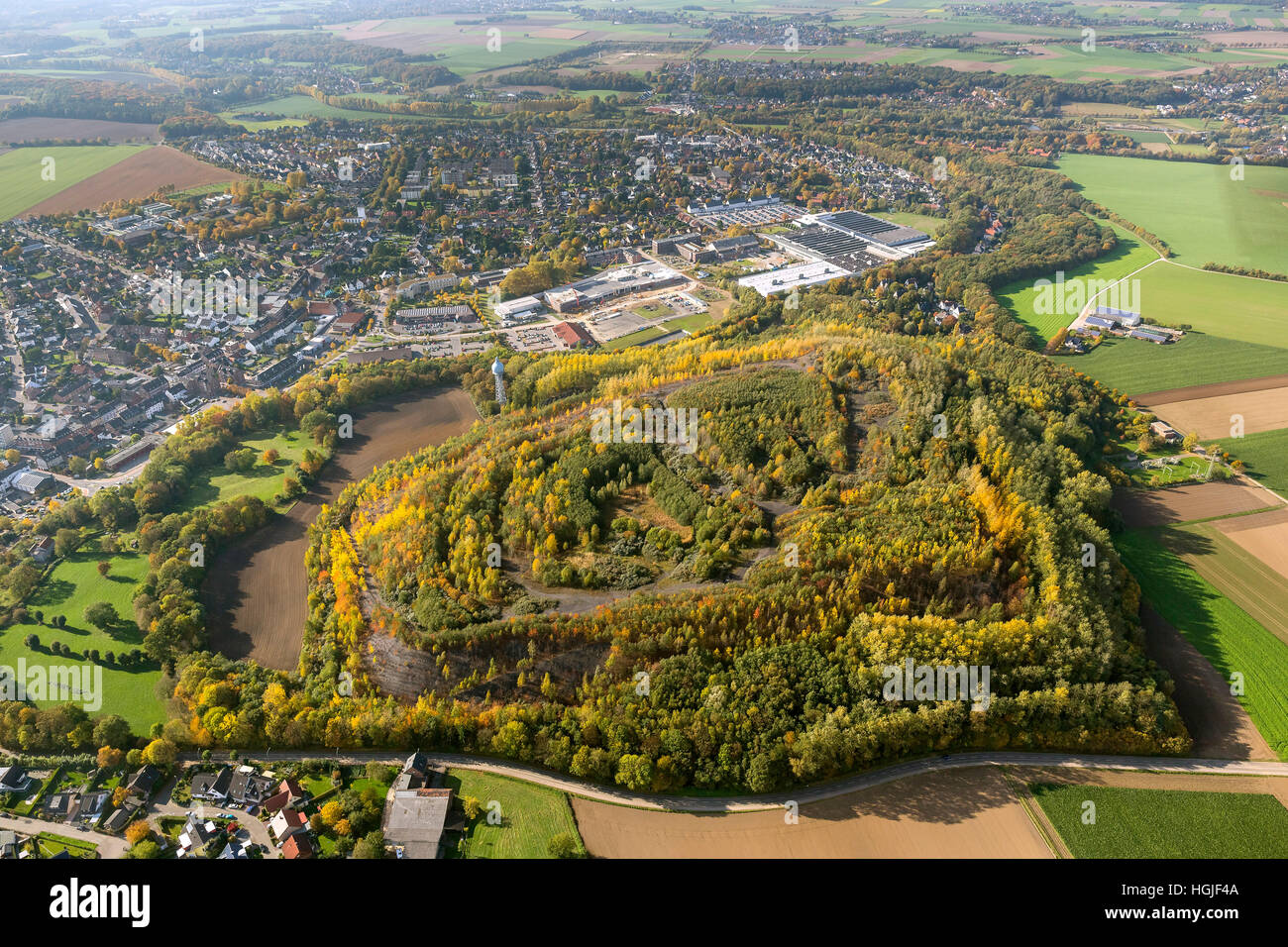 Luftbild anzeigen, Carolus-Magnus-Centrum, dump der ehemaligen Grube ...