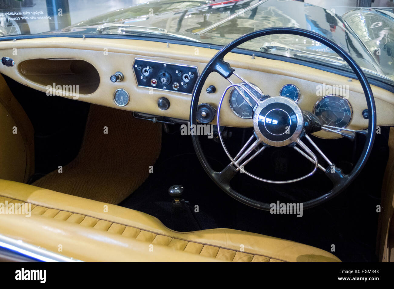 Auto autos innenraum -Fotos und -Bildmaterial in hoher Auflösung – Alamy