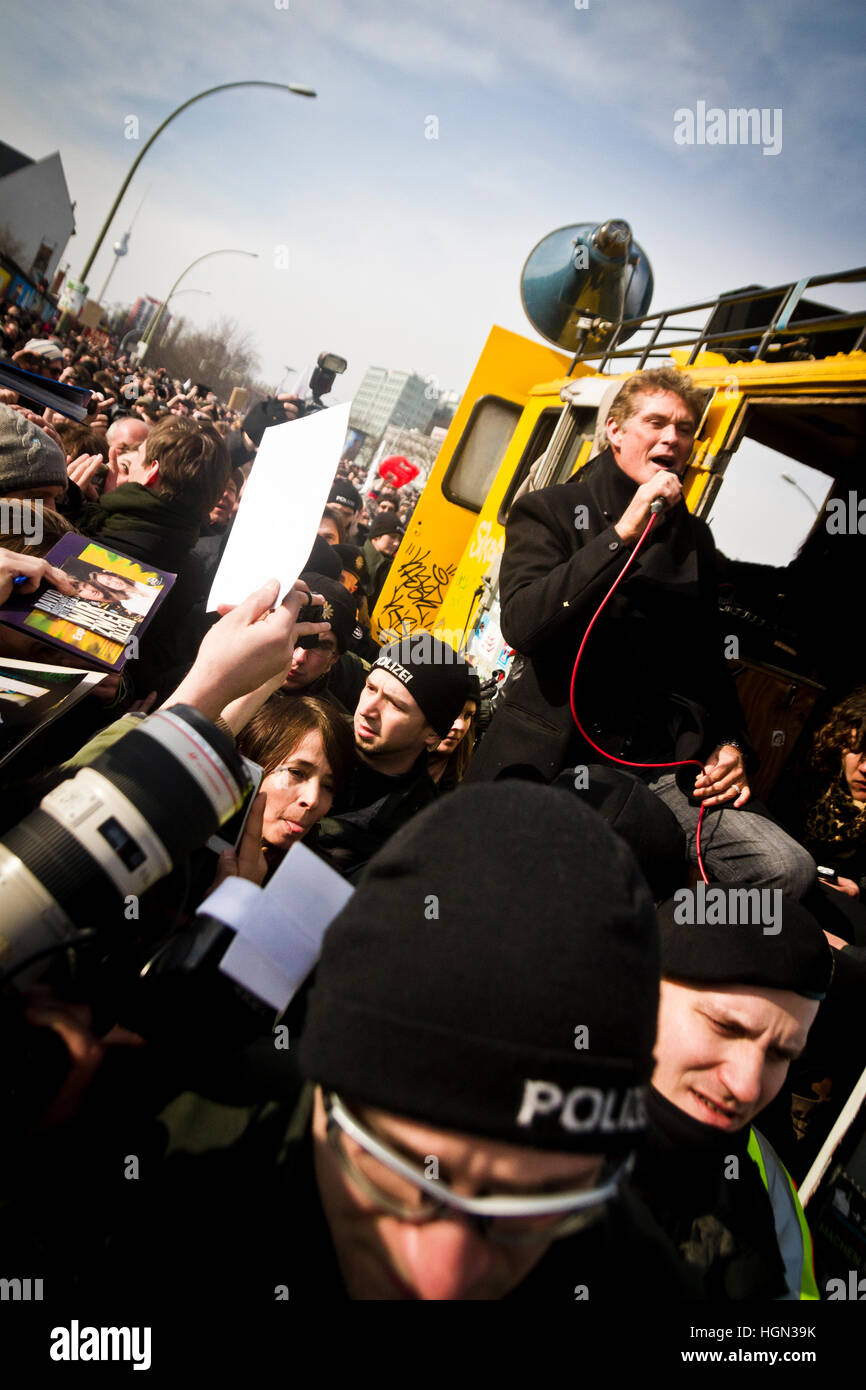 David hasselhoff mauer -Fotos und -Bildmaterial in hoher Auflösung – Alamy