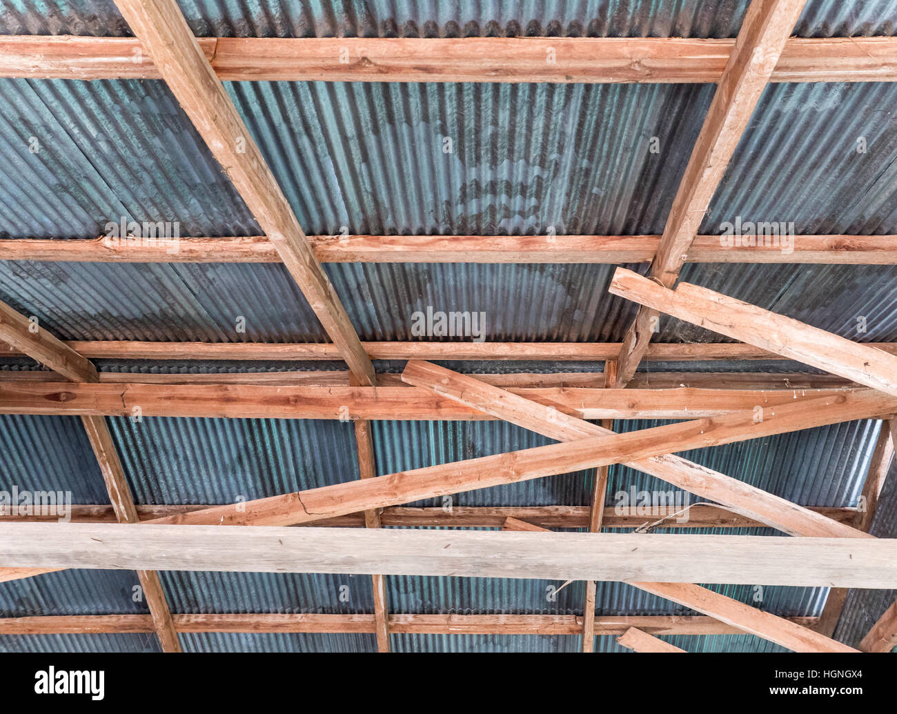 Dach aus zinkblech -Fotos und -Bildmaterial in hoher Auflösung – Alamy