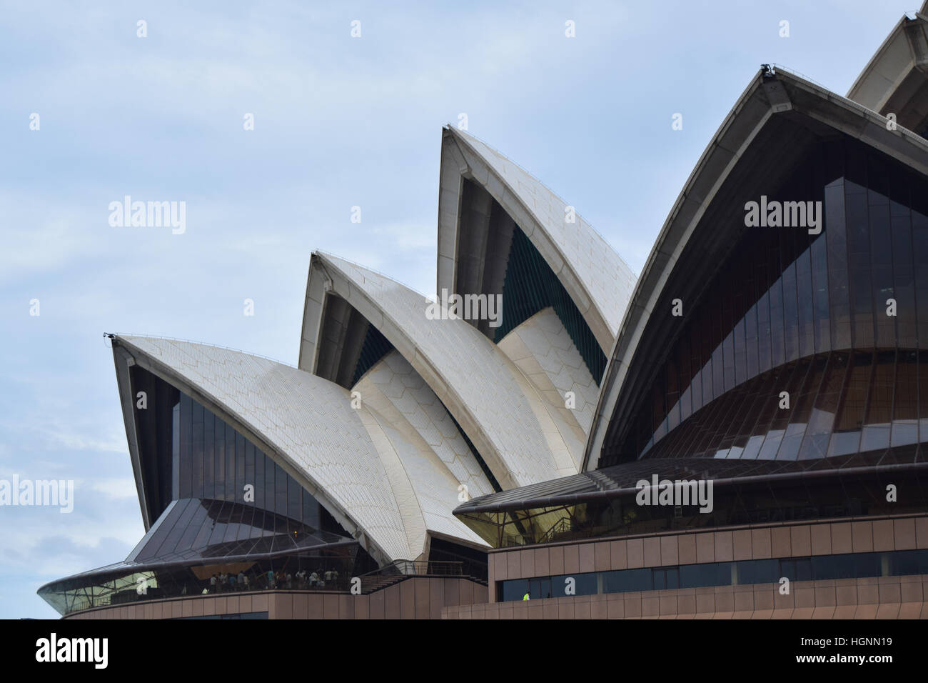 Das Sydney Opera House SOH auf Bennelong Point neben der Sydney Harbour ...