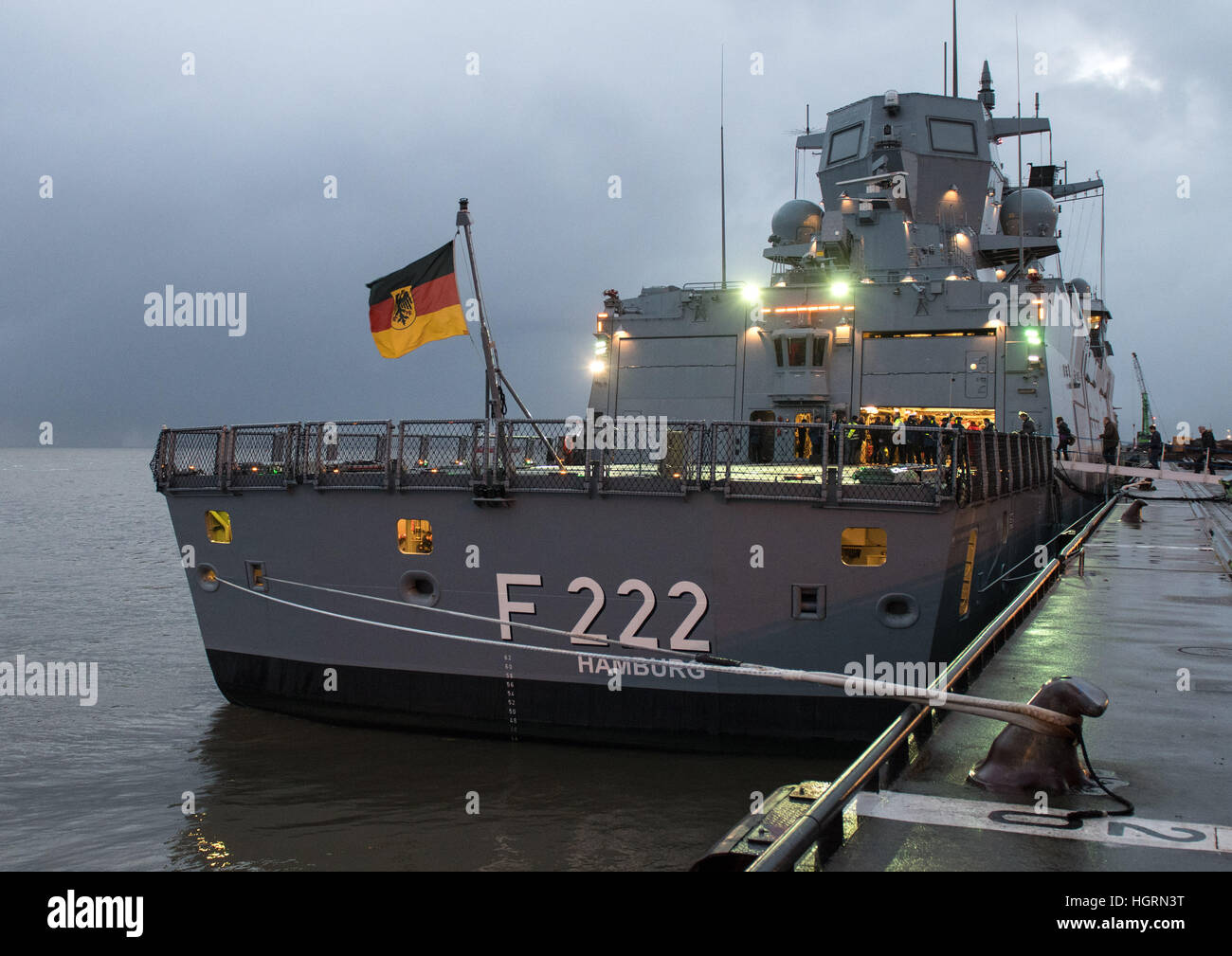 Cuxhaven, Deutschland. 12. Januar 2017. Die neuen F125 Fregatte "Baden ...