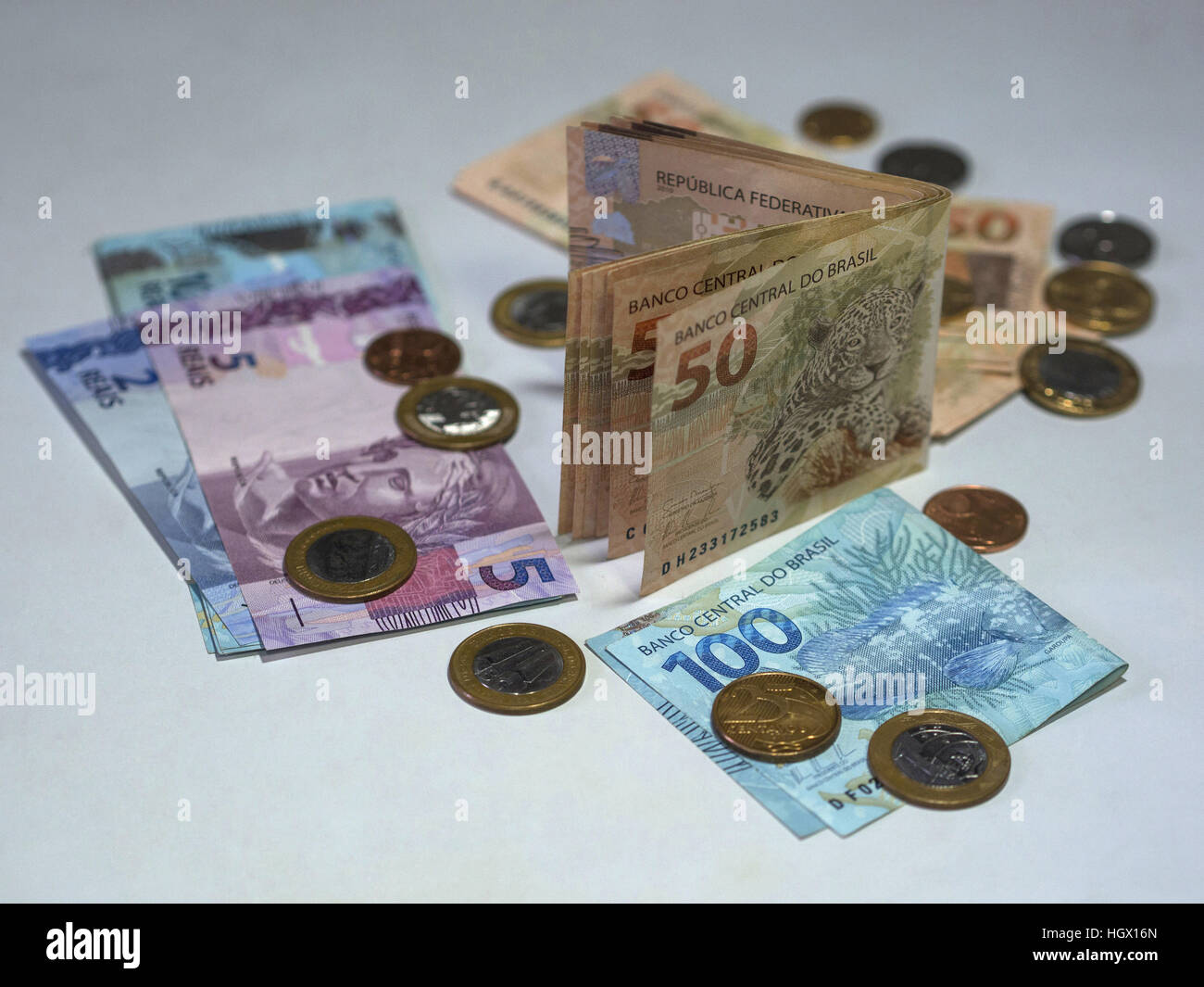 Billetes brasileños -Fotos und -Bildmaterial in hoher Auflösung – Alamy