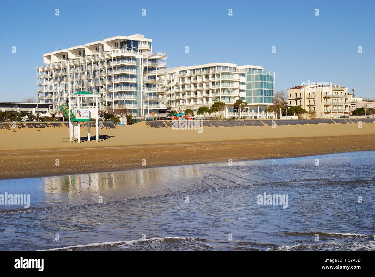 Jesolo, Veneto, Italien. Jesolo Lido-Strand. Hotels und Resorts ...